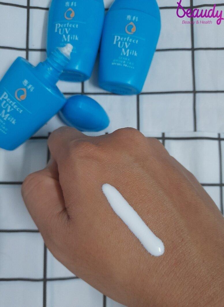 Review sữa chống nắng Senka Perfect UV Milk: thấm nhanh, kiềm dầu tốt, không nhờn rít - Beaudy.vn
