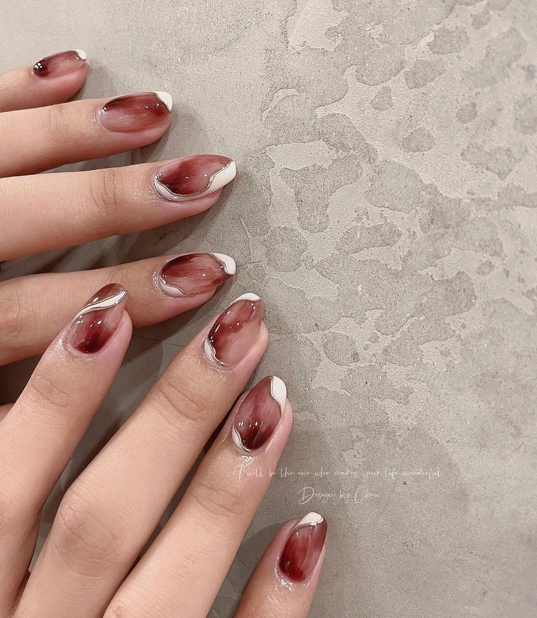 101 mẫu nail màu đỏ đất giúp diện mạo của nàng thêm sang chảnh - Beaudy.vn
