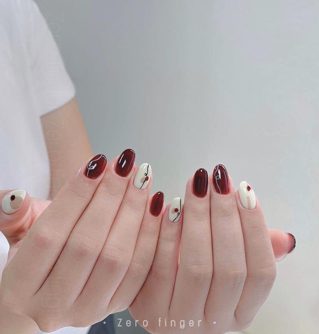 101 mẫu nail màu đỏ đất giúp diện mạo của nàng thêm sang chảnh - Beaudy.vn