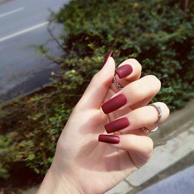 101 mẫu nail màu đỏ đất giúp diện mạo của nàng thêm sang chảnh - Beaudy.vn