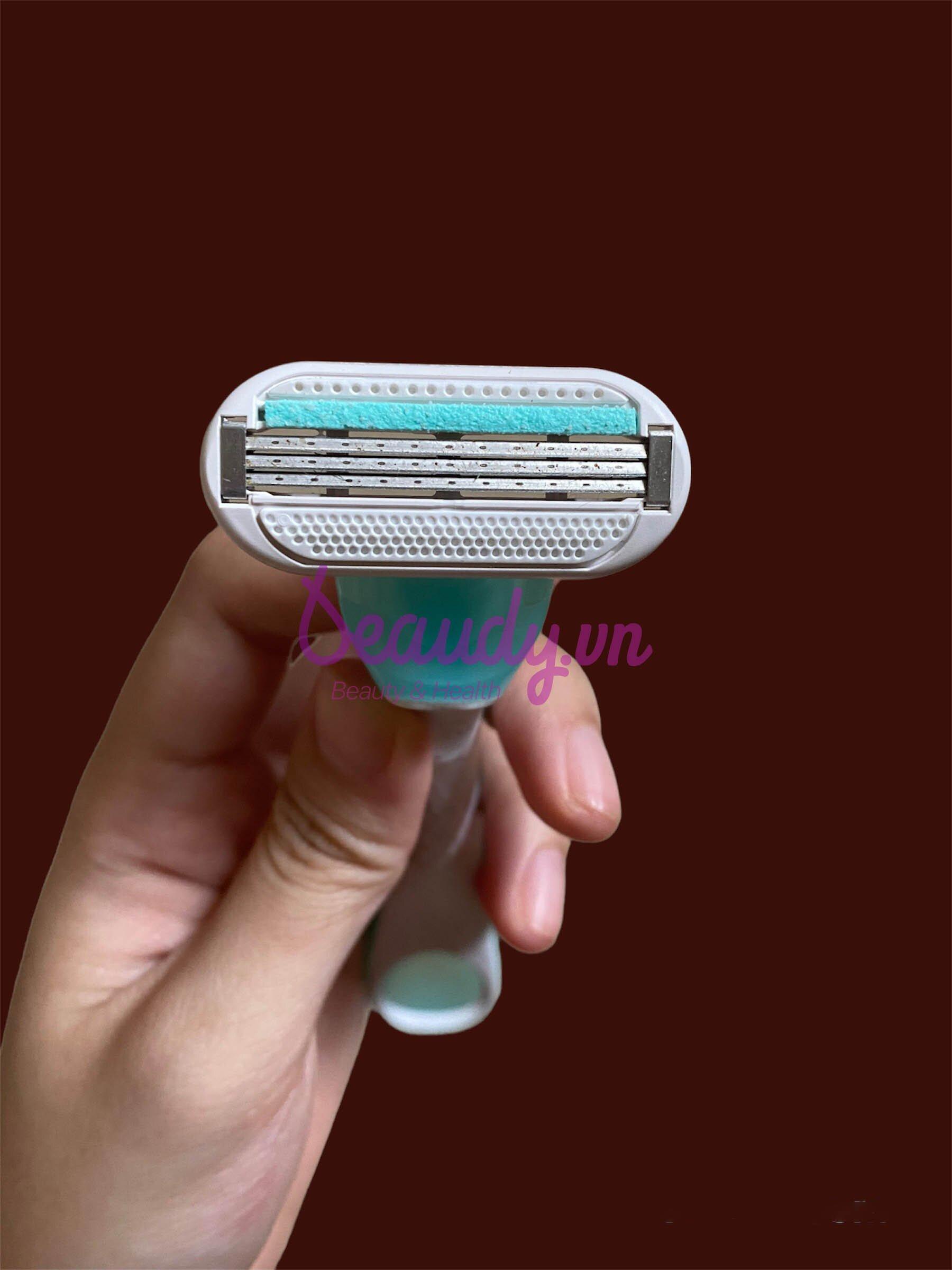 Review dao cạo Gillette Venus Sensitive Plus Disposable Razor: 3 lưỡi ...