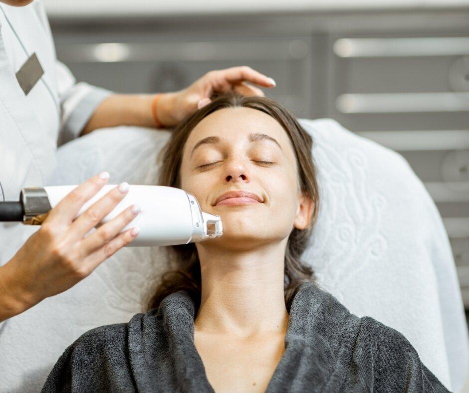 Laser trẻ hóa da là gì: các loại công nghệ laser, quy trình, đối tượng ...